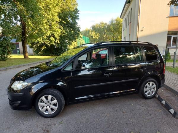 Volkswagen Touran 2008 in Kaunas, with an engine capacity of 1.90 L and mileage of 291 thousand km for 3100 €, photo 4 on AUTOMOTO.COM.LV