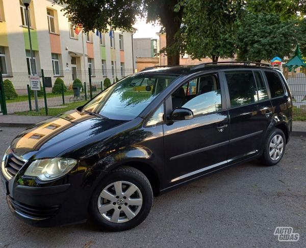 Volkswagen Touran 2008 in Kaunas, with an engine capacity of 1.90 L and mileage of 291 thousand km for 3100 €, photo 8 on AUTOMOTO.COM.LV