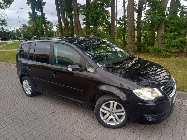 Volkswagen Touran 2008 in Kaunas, with an engine capacity of 2.00 L and mileage of 279 thousand km for 3350 €, photo 5 on AUTOMOTO.COM.LV