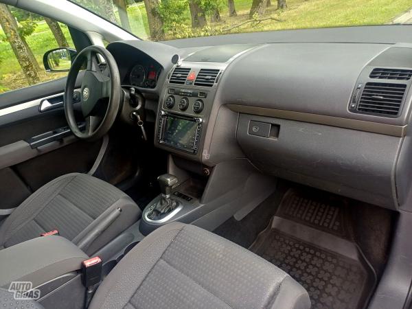 Volkswagen Touran 2008 in Kaunas, with an engine capacity of 2.00 L and mileage of 279 thousand km for 3350 €, photo 6 on AUTOMOTO.COM.LV