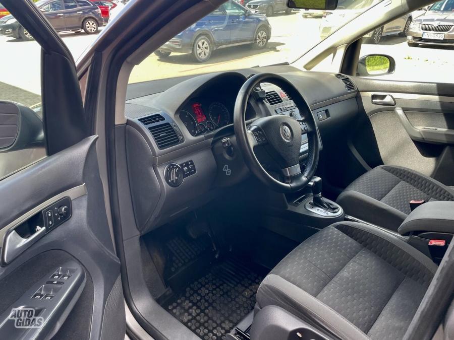 Volkswagen Touran 2008 Kauņa, ar dzinēja tilpumu 1.90 L un nobraukumu 343 tūkst. km par 2450 €, foto 21 vietnē AUTOMOTO.COM.LV