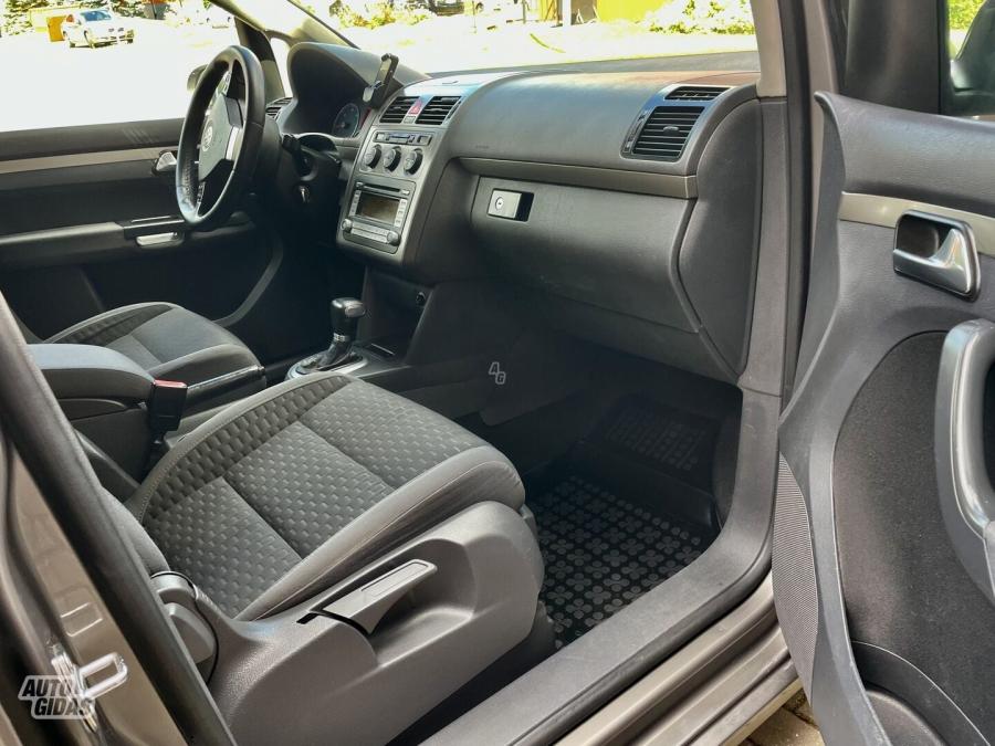 Volkswagen Touran 2008 Kauņa, ar dzinēja tilpumu 1.90 L un nobraukumu 343 tūkst. km par 2450 €, foto 23 vietnē AUTOMOTO.COM.LV
