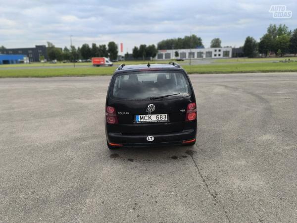Volkswagen Touran 2008 in Kaunas, with an engine capacity of 1.90 L and mileage of 310 thousand km for 1790 €, photo 9 on AUTOMOTO.COM.LV
