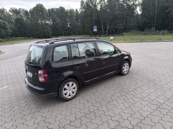 Volkswagen Touran 2008 in Kaunas, with an engine capacity of 1.90 L and mileage of 310 thousand km for 1590 €, photo 3 on AUTOMOTO.COM.LV