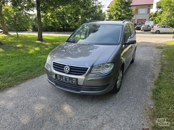 Volkswagen Touran 2008 in Vilnius, with an engine capacity of 2.00 L and mileage of 385 thousand km for 1850 €, photo 3 on AUTOMOTO.COM.LV