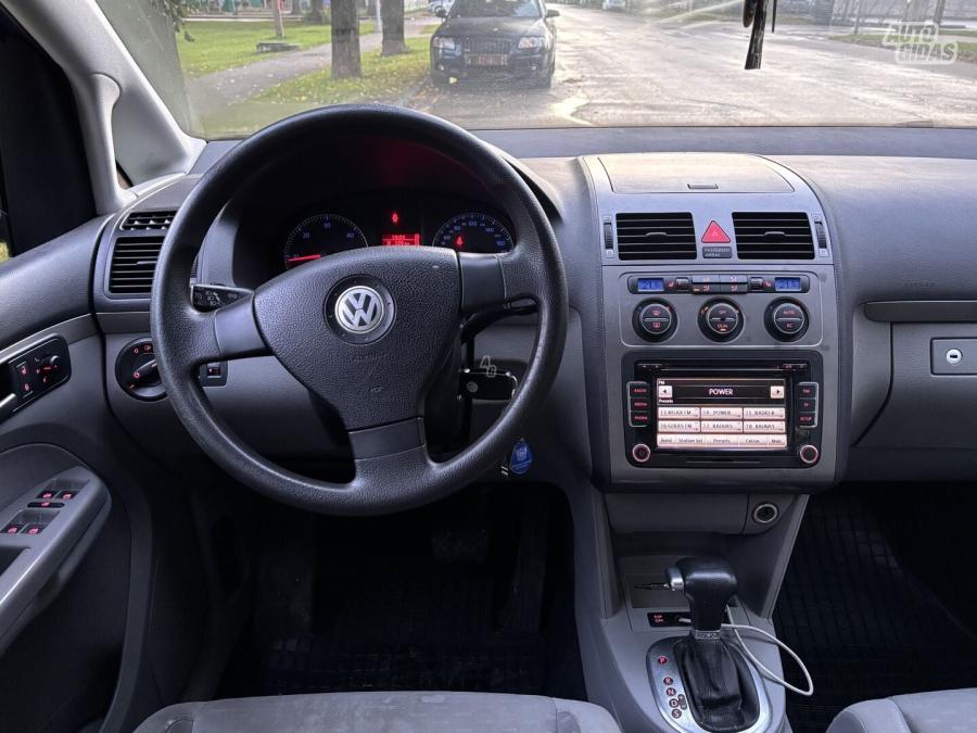 Volkswagen Touran 2008 Kauņa, ar dzinēja tilpumu 2.00 L un nobraukumu 300 tūkst. km par 1550 €, foto 7 vietnē AUTOMOTO.COM.LV