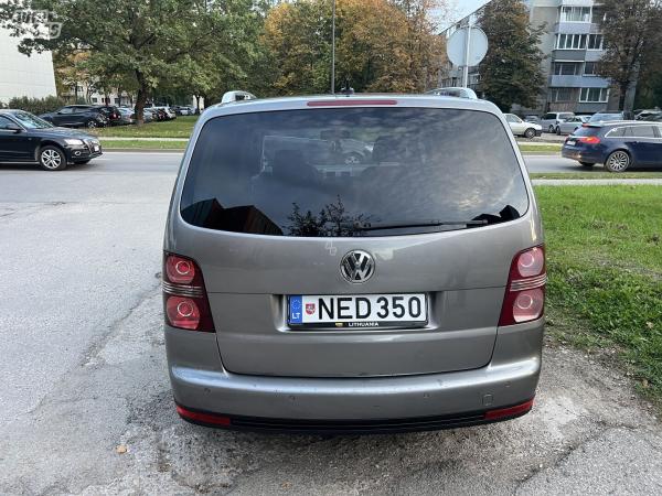 Volkswagen Touran 2008 Kauņa vietnē Volkswagen Touran 2008 Kauņa, ar dzinēja tilpumu 1.90 L un nobraukumu 240 tūkst. km par 2150 €, foto 6 vietnē AUTOMOTO.COM.LV