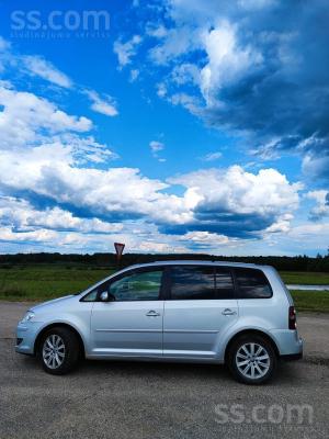 Volkswagen Touran 2009 Rīga, ar dzinēja tilpumu 1.90 L un nobraukumu 350 tūkst. km par 2595 €, foto 13 vietnē AUTOMOTO.COM.LV