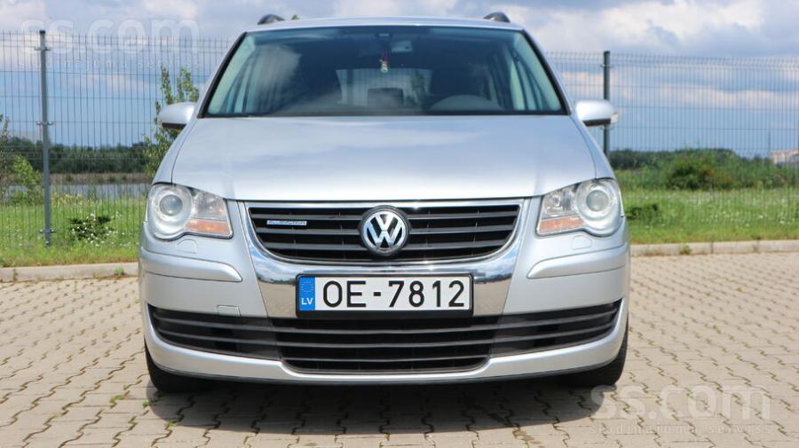 Volkswagen Touran 2009 in Riga, with an engine capacity of 1.90 L and mileage of 291 thousand km for 4350 €, photo 3 on AUTOMOTO.COM.LV