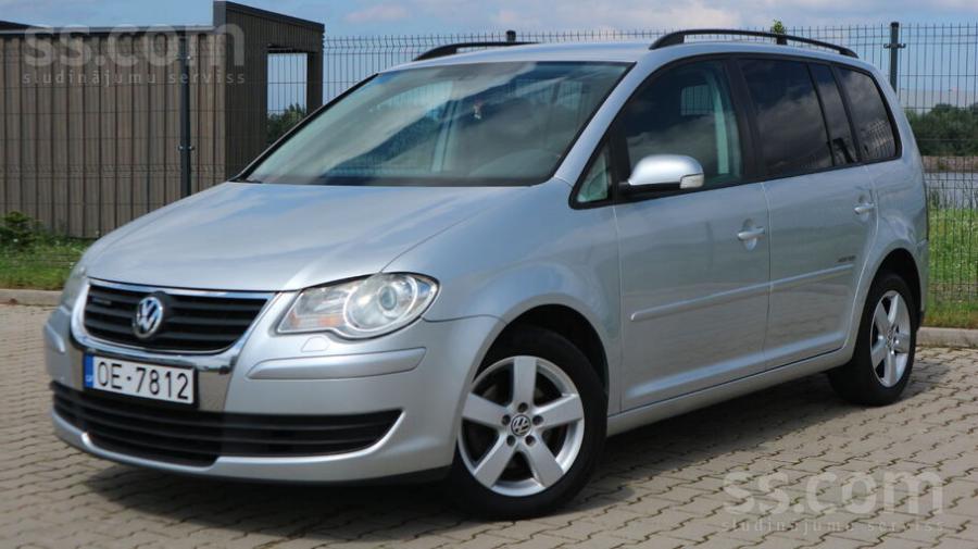Volkswagen Touran 2009 in Riga, with an engine capacity of 1.90 L and mileage of 291 thousand km for 4350 €, photo 4 on AUTOMOTO.COM.LV