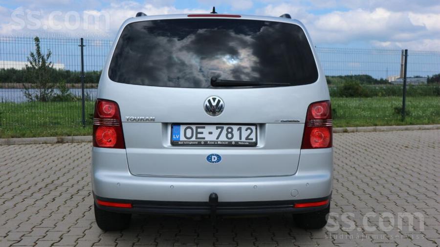 Volkswagen Touran 2009 in Riga, with an engine capacity of 1.90 L and mileage of 291 thousand km for 4350 €, photo 9 on AUTOMOTO.COM.LV