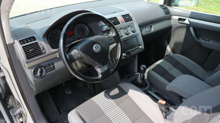 Volkswagen Touran 2009 in Riga, with an engine capacity of 1.90 L and mileage of 291 thousand km for 4350 €, photo 15 on AUTOMOTO.COM.LV