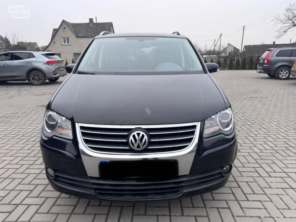 Volkswagen Touran 2009 in Kaunas, with an engine capacity of 1.90 L and mileage of 320 thousand km for 2500 €, photo 2 on AUTOMOTO.COM.LV