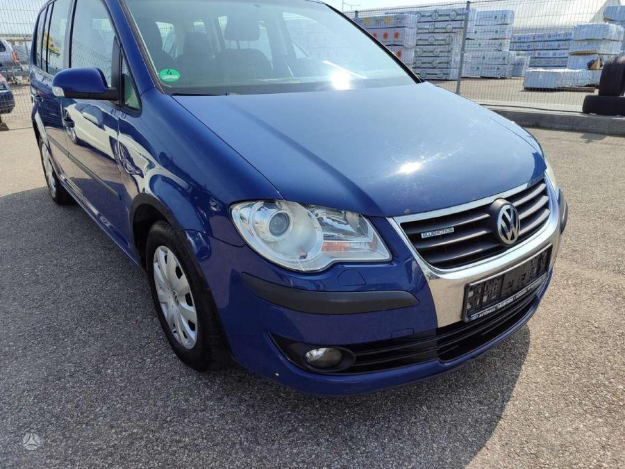 Volkswagen Touran 2009 in Marijampole, with an engine capacity of 1.90 L and mileage of 277 thousand km for 2450 €, photo 2 on AUTOMOTO.COM.LV
