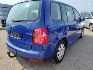 Volkswagen Touran 2009 in Marijampole, with an engine capacity of 1.90 L and mileage of 277 thousand km for 2450 €, photo 3 on AUTOMOTO.COM.LV