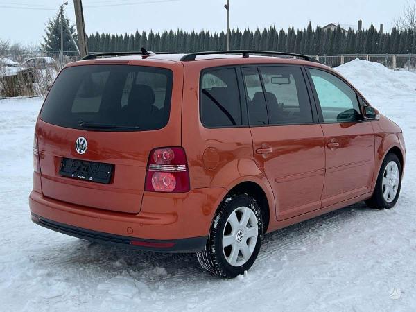 Volkswagen Touran 2009 Kėdainiai, ar dzinēja tilpumu 1.97 L un nobraukumu 265 tūkst. km par 4250 €, foto 4 vietnē AUTOMOTO.COM.LV