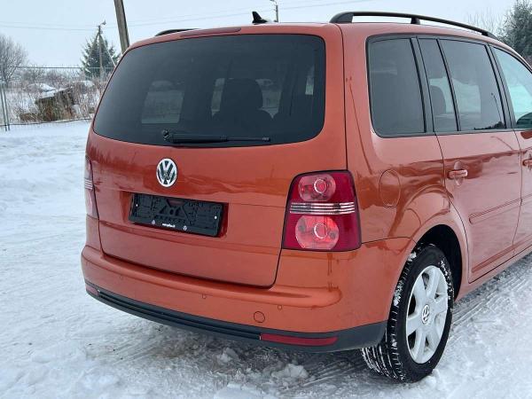 Volkswagen Touran 2009 in Kedainiai, with an engine capacity of 1.97 L and mileage of 265 thousand km for 4250 €, photo 11 on AUTOMOTO.COM.LV