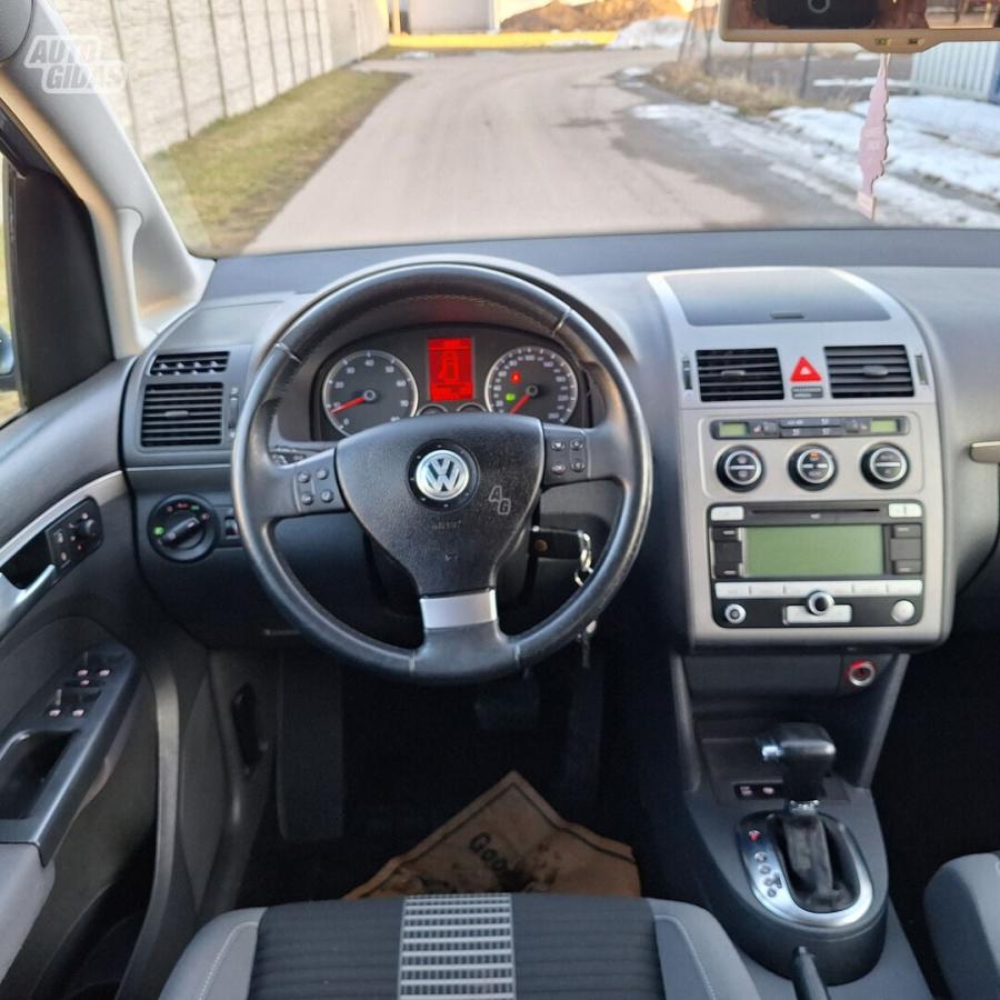 Volkswagen Touran 2009 in Marijampole, with an engine capacity of 1.40 L and mileage of 210 thousand km for 4450 €, photo 13 on AUTOMOTO.COM.LV