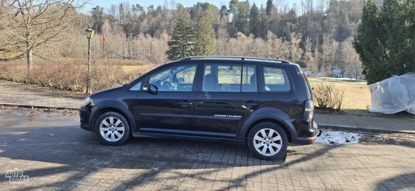 Volkswagen Touran 2009 in Vilnius, with an engine capacity of 2.00 L and mileage of 312 thousand km for 2750 €, photo 1 on AUTOMOTO.COM.LV