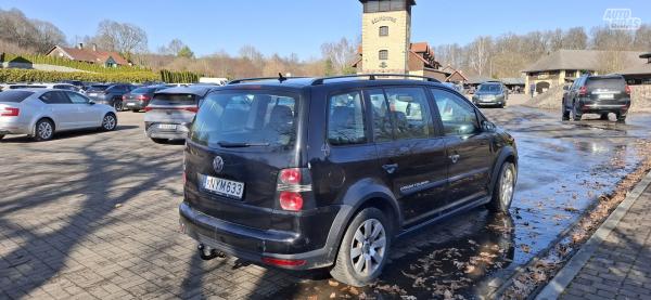 Volkswagen Touran 2009 in Vilnius, with an engine capacity of 2.00 L and mileage of 312 thousand km for 2750 €, photo 4 on AUTOMOTO.COM.LV