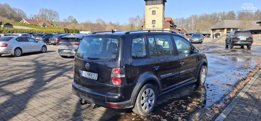 Volkswagen Touran 2009 Viļņa, ar dzinēja tilpumu 2.00 L un nobraukumu 312 tūkst. km par 2750 €, foto 4 vietnē AUTOMOTO.COM.LV