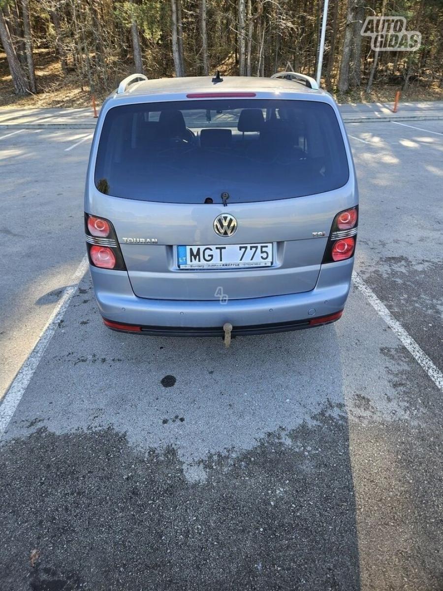 Volkswagen Touran 2009 Prienai, ar dzinēja tilpumu 1.40 L un nobraukumu 294 tūkst. km par 1500 €, foto 4 vietnē AUTOMOTO.COM.LV