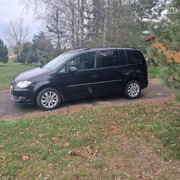 Volkswagen Touran 2009 in Marijampole, with an engine capacity of 2.00 L and mileage of 285 thousand km for 3500 €, photo 1 on AUTOMOTO.COM.LV