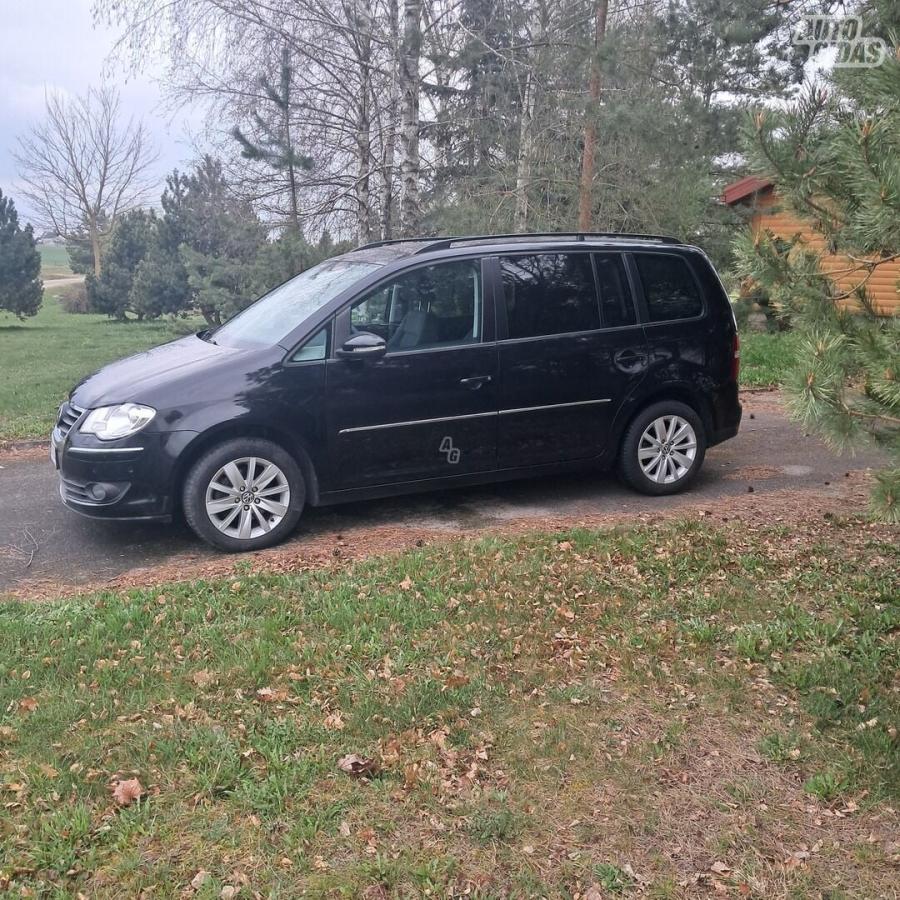 Volkswagen Touran 2009 Marijampole, ar dzinēja tilpumu 2.00 L un nobraukumu 285 tūkst. km par 3500 €, foto 1 vietnē AUTOMOTO.COM.LV
