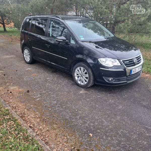 Volkswagen Touran 2009 in Marijampole, with an engine capacity of 2.00 L and mileage of 285 thousand km for 3500 €, photo 3 on AUTOMOTO.COM.LV