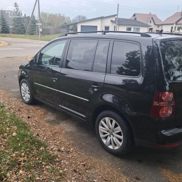 Volkswagen Touran 2009 in Marijampole, with an engine capacity of 2.00 L and mileage of 285 thousand km for 3500 €, photo 5 on AUTOMOTO.COM.LV