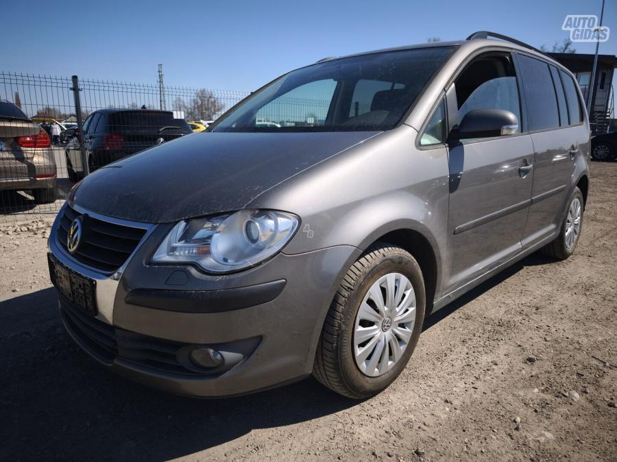 Volkswagen Touran 2009 in Taurage, with an engine capacity of 1.90 L and mileage of 272 thousand km for 1900 €, photo 1 on AUTOMOTO.COM.LV