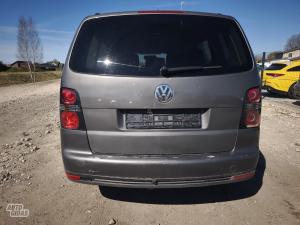 Volkswagen Touran 2009 in Taurage, with an engine capacity of 1.90 L and mileage of 272 thousand km for 1900 €, photo 4 on AUTOMOTO.COM.LV