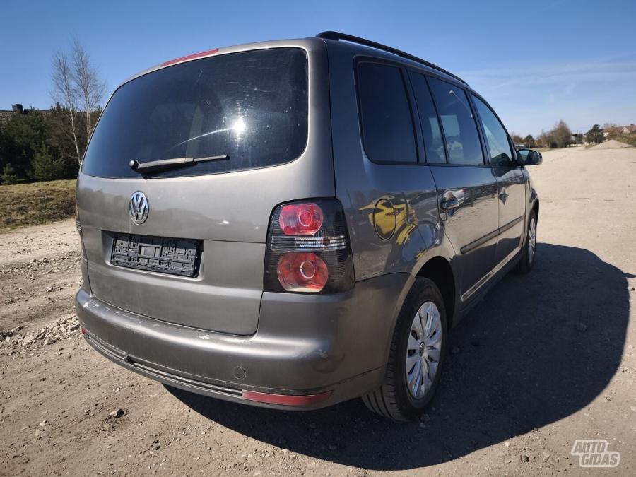 Volkswagen Touran 2009 in Taurage, with an engine capacity of 1.90 L and mileage of 272 thousand km for 1900 €, photo 5 on AUTOMOTO.COM.LV