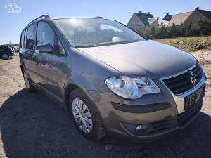 Volkswagen Touran 2009 in Taurage, with an engine capacity of 1.90 L and mileage of 272 thousand km for 1900 €, photo 8 on AUTOMOTO.COM.LV