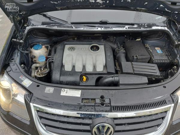 Volkswagen Touran 2009 in Kaunas, with an engine capacity of 1.90 L and mileage of 315 thousand km for 3000 €, photo 6 on AUTOMOTO.COM.LV