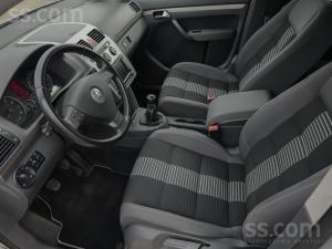 Volkswagen Touran 2009 in Liepaja, with an engine capacity of 1.40 L and mileage of 207 thousand km for 4300 €, photo 11 on AUTOMOTO.COM.LV