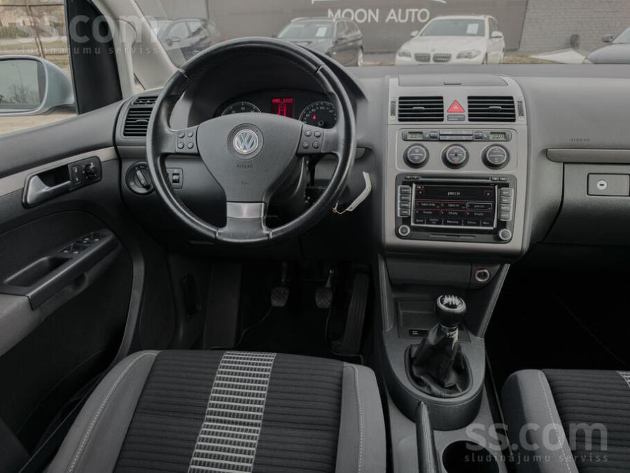 Volkswagen Touran 2009 in Liepaja, with an engine capacity of 1.40 L and mileage of 207 thousand km for 4300 €, photo 13 on AUTOMOTO.COM.LV