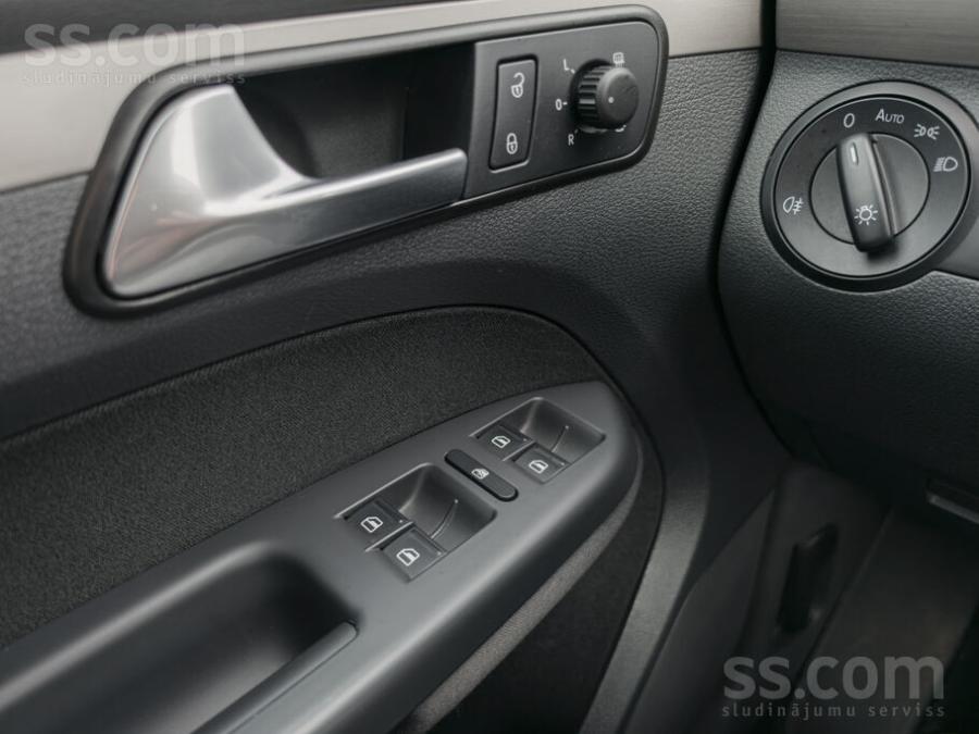 Volkswagen Touran 2009 in Liepaja, with an engine capacity of 1.40 L and mileage of 207 thousand km for 4300 €, photo 21 on AUTOMOTO.COM.LV