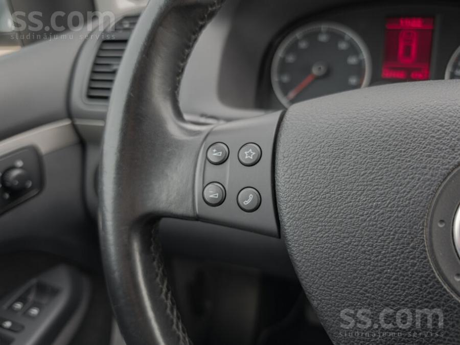 Volkswagen Touran 2009 in Liepaja, with an engine capacity of 1.40 L and mileage of 207 thousand km for 4300 €, photo 23 on AUTOMOTO.COM.LV