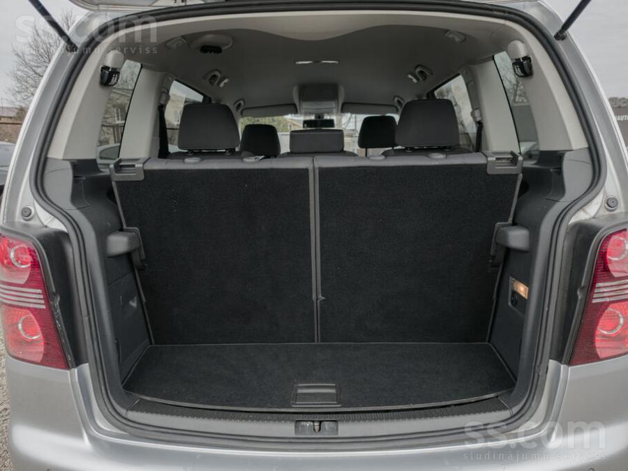Volkswagen Touran 2009 in Liepaja, with an engine capacity of 1.40 L and mileage of 207 thousand km for 4300 €, photo 30 on AUTOMOTO.COM.LV