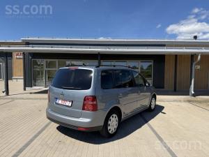 Volkswagen Touran 2009 in Gulbene, with an engine capacity of 1.60 L and mileage of 239 thousand km for 4990 €, photo 5 on AUTOMOTO.COM.LV
