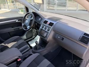 Volkswagen Touran 2009 in Gulbene, with an engine capacity of 1.60 L and mileage of 239 thousand km for 4990 €, photo 6 on AUTOMOTO.COM.LV