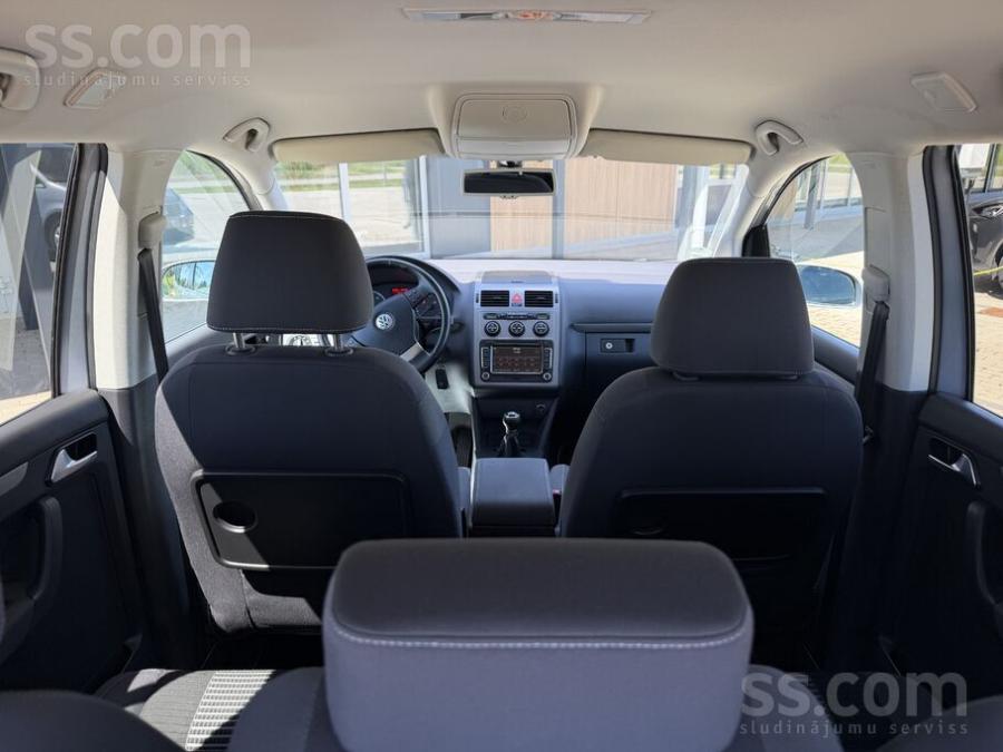 Volkswagen Touran 2009 in Gulbene, with an engine capacity of 1.60 L and mileage of 239 thousand km for 4990 €, photo 10 on AUTOMOTO.COM.LV