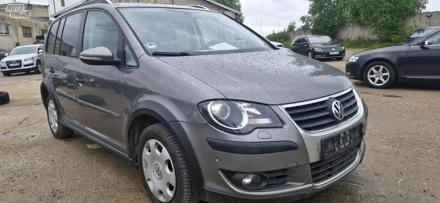 Volkswagen Touran 2009 Utena, ar dzinēja tilpumu 2.00 L un nobraukumu 257 tūkst. km par 4450 €, foto 4 vietnē AUTOMOTO.COM.LV