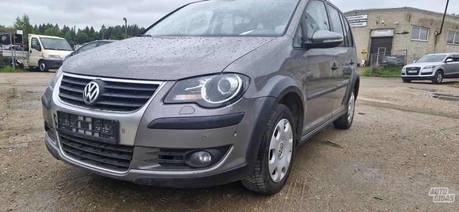 Volkswagen Touran 2009 Utena, ar dzinēja tilpumu 2.00 L un nobraukumu 257 tūkst. km par 4450 €, foto 8 vietnē AUTOMOTO.COM.LV