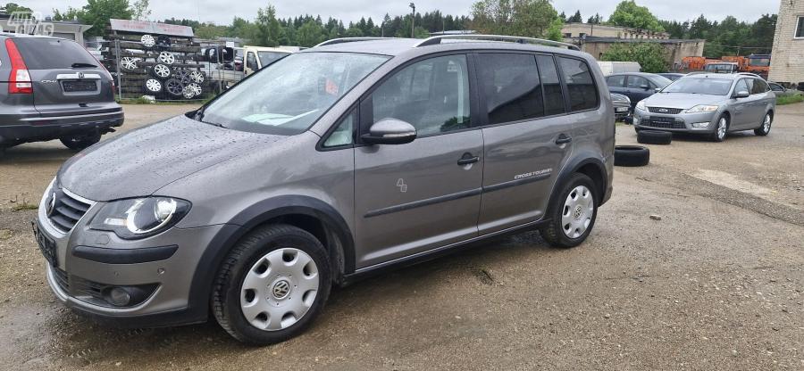 Volkswagen Touran 2009 Utena, ar dzinēja tilpumu 2.00 L un nobraukumu 257 tūkst. km par 4450 €, foto 10 vietnē AUTOMOTO.COM.LV