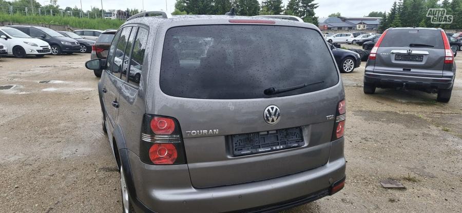 Volkswagen Touran 2009 Utena, ar dzinēja tilpumu 2.00 L un nobraukumu 257 tūkst. km par 4450 €, foto 20 vietnē AUTOMOTO.COM.LV