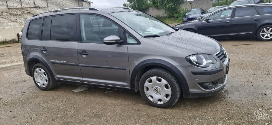 Volkswagen Touran 2009 Utena, ar dzinēja tilpumu 2.00 L un nobraukumu 257 tūkst. km par 4450 €, foto 24 vietnē AUTOMOTO.COM.LV