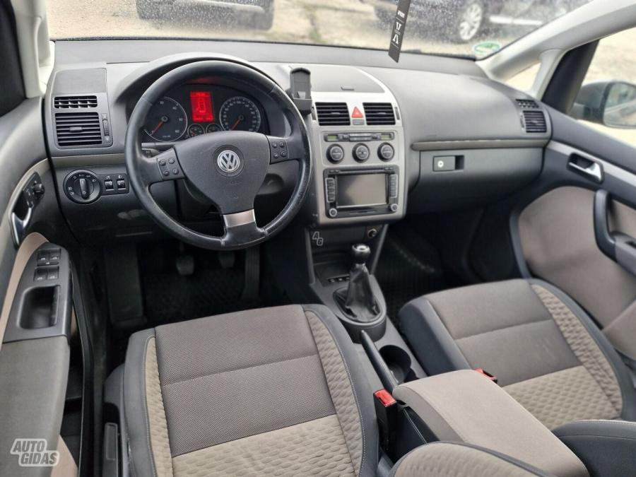 Volkswagen Touran 2009 Utena, ar dzinēja tilpumu 2.00 L un nobraukumu 257 tūkst. km par 4450 €, foto 31 vietnē AUTOMOTO.COM.LV