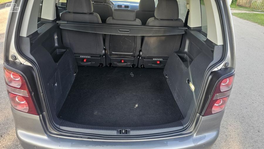 Volkswagen Touran 2009 Kazlų Rūda, ar dzinēja tilpumu 1.40 L un nobraukumu 175 tūkst. km par 2999 €, foto 16 vietnē AUTOMOTO.COM.LV